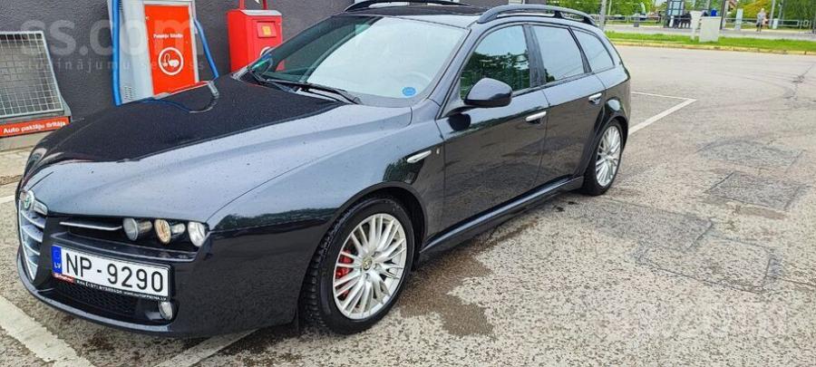Black Alfa Romeo 159 2011 in Riga, with an engine capacity of 1.80 L and mileage of 290 thousand km for 2700 €, photo 12 on AUTOMOTO.COM.LV