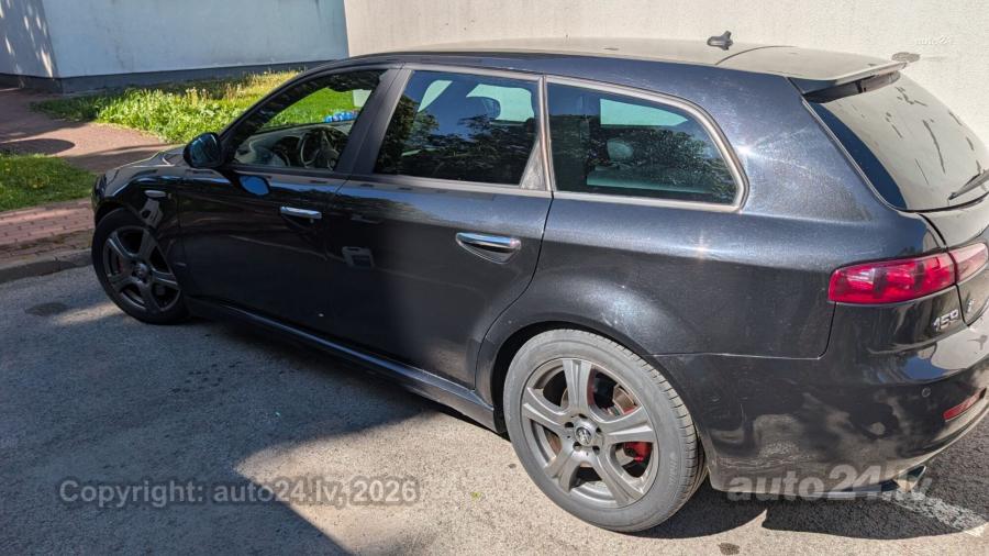Melns Alfa Romeo 159 2011 Tallina, ar dzinēja tilpumu 2.40 L un nobraukumu 224 tūkst. km par 2250 €, foto 4 vietnē AUTOMOTO.COM.LV