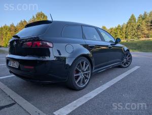 Black Alfa Romeo 159 2012 in Jekabpils, with an engine capacity of 2.00 L and mileage of 269 thousand km for 3999 €, photo 4 on AUTOMOTO.COM.LV