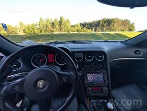 Black Alfa Romeo 159 2012 in Jekabpils, with an engine capacity of 2.00 L and mileage of 269 thousand km for 3999 €, photo 7 on AUTOMOTO.COM.LV