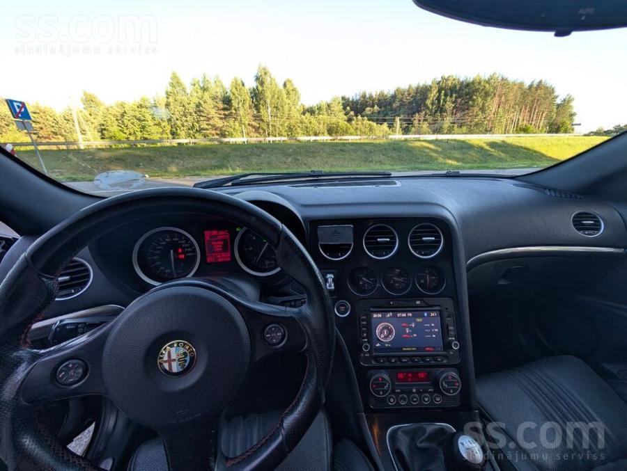 Black Alfa Romeo 159 2012 in Jekabpils, with an engine capacity of 2.00 L and mileage of 269 thousand km for 3999 €, photo 7 on AUTOMOTO.COM.LV