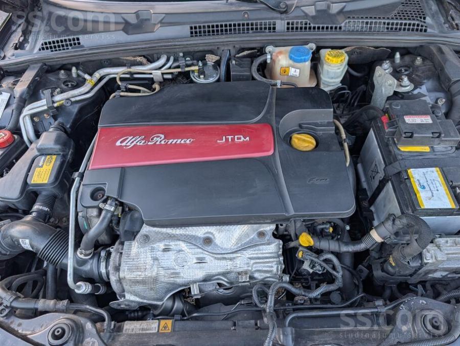 Black Alfa Romeo 159 2012 in Jekabpils, with an engine capacity of 2.00 L and mileage of 269 thousand km for 3999 €, photo 9 on AUTOMOTO.COM.LV