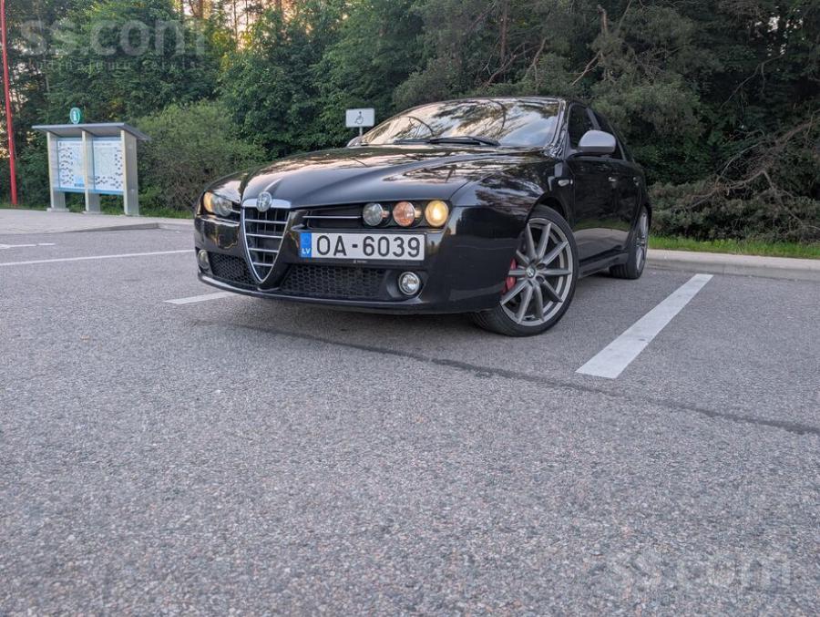 Black Alfa Romeo 159 2012 in Jekabpils, with an engine capacity of 2.00 L and mileage of 269 thousand km for 3999 €, photo 11 on AUTOMOTO.COM.LV
