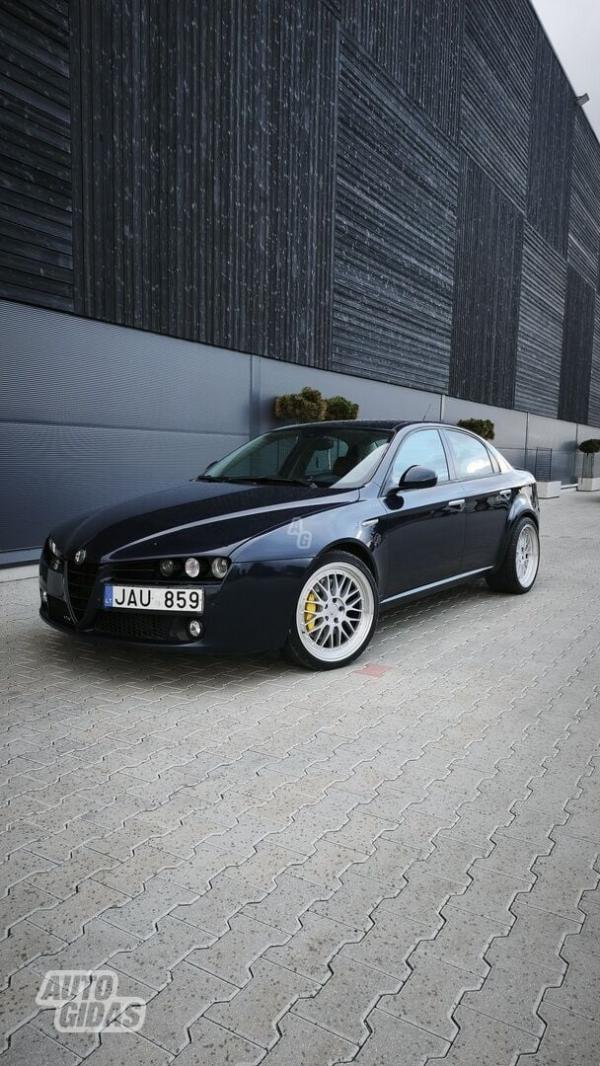 Blue Alfa Romeo 159 2006 in Siauliai, with an engine capacity of 2.40 L and mileage of 370 thousand km for 3850 €, photo 2 on AUTOMOTO.COM.LV