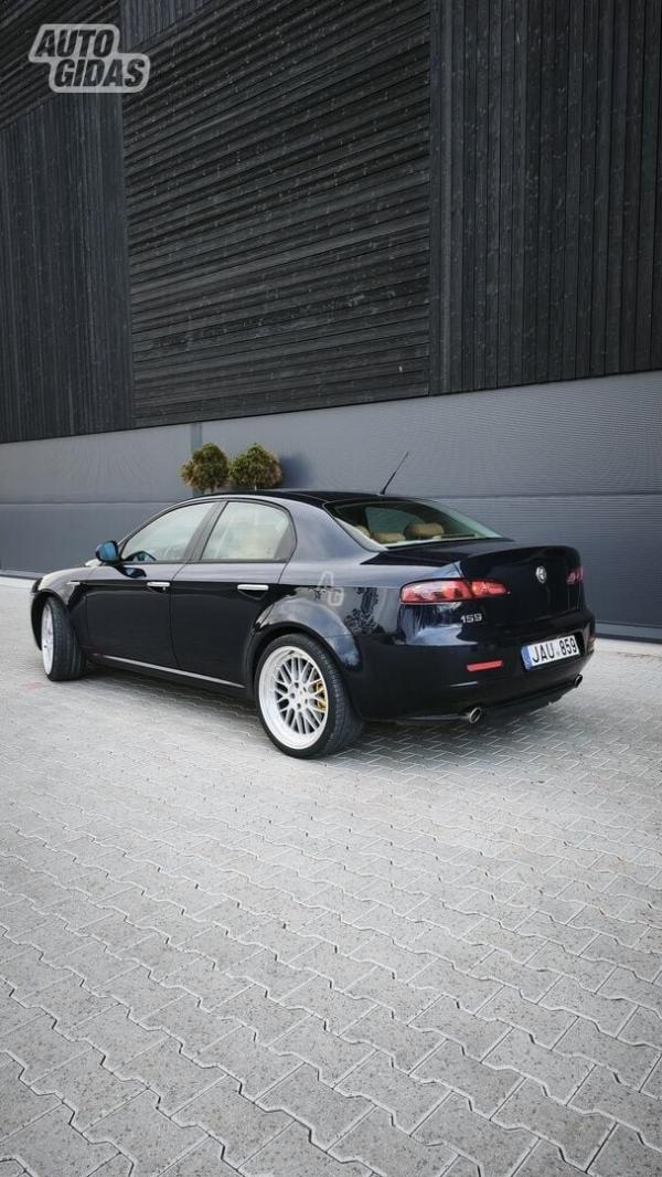 Zils Alfa Romeo 159 2006 Šauļi, ar dzinēja tilpumu 2.40 L un nobraukumu 370 tūkst. km par 3850 €, foto 4 vietnē AUTOMOTO.COM.LV