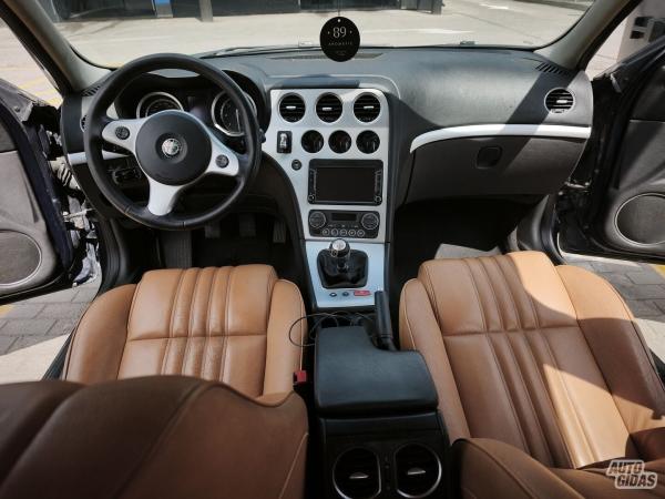Zils Alfa Romeo 159 2006 Šauļi, ar dzinēja tilpumu 2.40 L un nobraukumu 370 tūkst. km par 3850 €, foto 10 vietnē AUTOMOTO.COM.LV