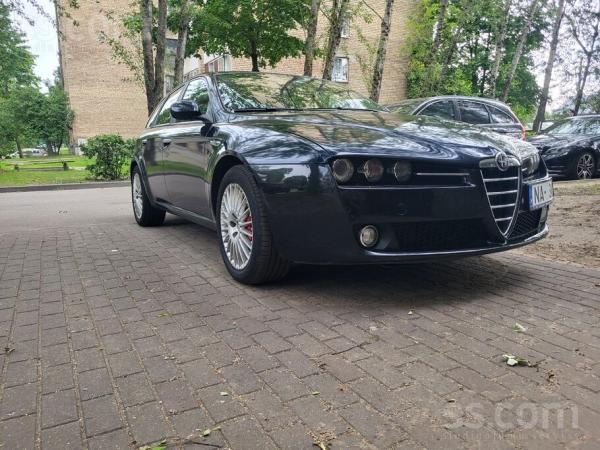 Blue Alfa Romeo 159 2006 in Riga, with an engine capacity of 2.40 L and mileage of 389 thousand km for 2200 €, photo 2 on AUTOMOTO.COM.LV