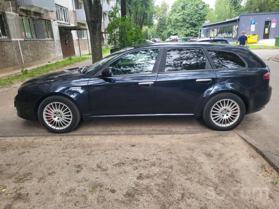 Blue Alfa Romeo 159 2006 in Riga, with an engine capacity of 2.40 L and mileage of 389 thousand km for 2200 €, photo 5 on AUTOMOTO.COM.LV