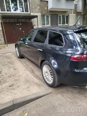 Blue Alfa Romeo 159 2006 in Riga, with an engine capacity of 2.40 L and mileage of 389 thousand km for 2200 €, photo 6 on AUTOMOTO.COM.LV