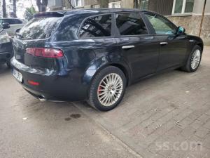 Blue Alfa Romeo 159 2006 in Riga, with an engine capacity of 2.40 L and mileage of 389 thousand km for 2200 €, photo 8 on AUTOMOTO.COM.LV