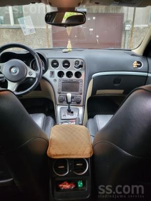 Blue Alfa Romeo 159 2006 in Riga, with an engine capacity of 2.40 L and mileage of 389 thousand km for 2200 €, photo 12 on AUTOMOTO.COM.LV