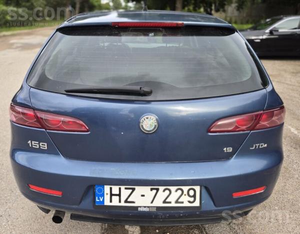 Zils Alfa Romeo 159 2006 Talsi, ar dzinēja tilpumu 1.90 L un nobraukumu 278 tūkst. km par 1800 €, foto 5 vietnē AUTOMOTO.COM.LV