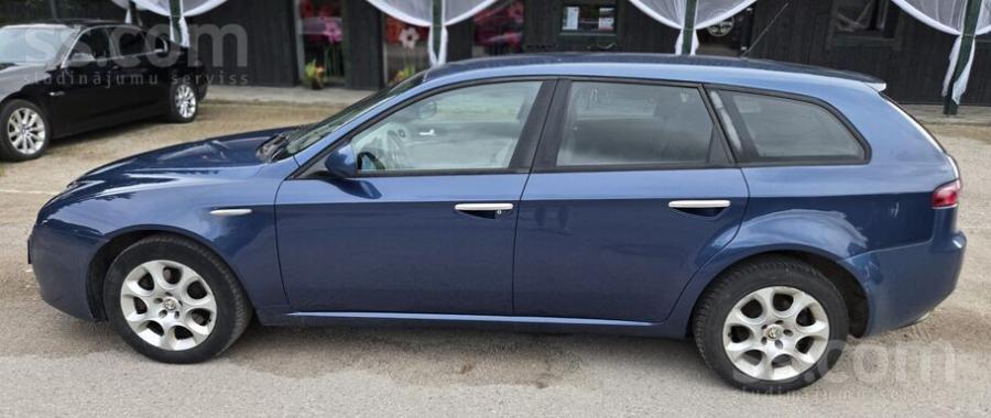 Blue Alfa Romeo 159 2006 in Talsi, with an engine capacity of 1.90 L and mileage of 278 thousand km for 1800 €, photo 3 on AUTOMOTO.COM.LV