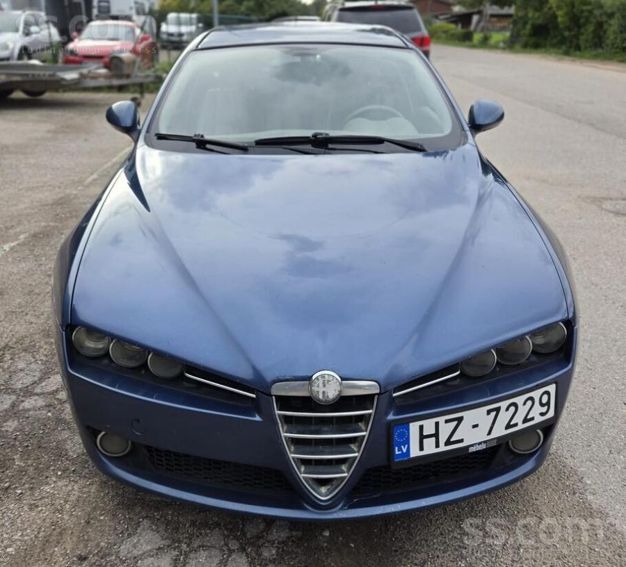 Blue Alfa Romeo 159 2006 in Talsi, with an engine capacity of 1.90 L and mileage of 278 thousand km for 1800 €, photo 5 on AUTOMOTO.COM.LV
