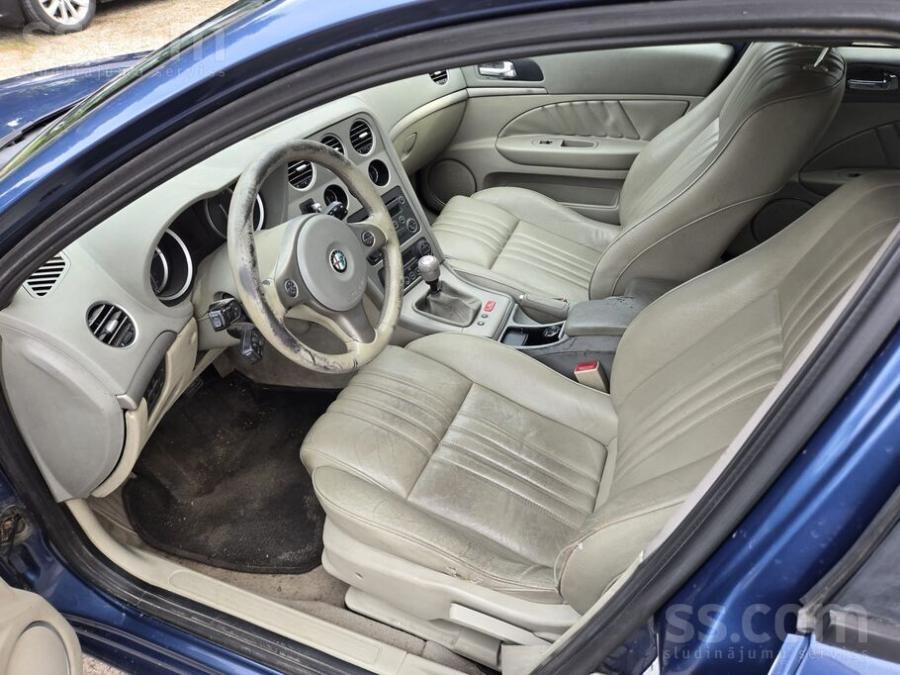 Blue Alfa Romeo 159 2006 in Talsi, with an engine capacity of 1.90 L and mileage of 278 thousand km for 1800 €, photo 10 on AUTOMOTO.COM.LV