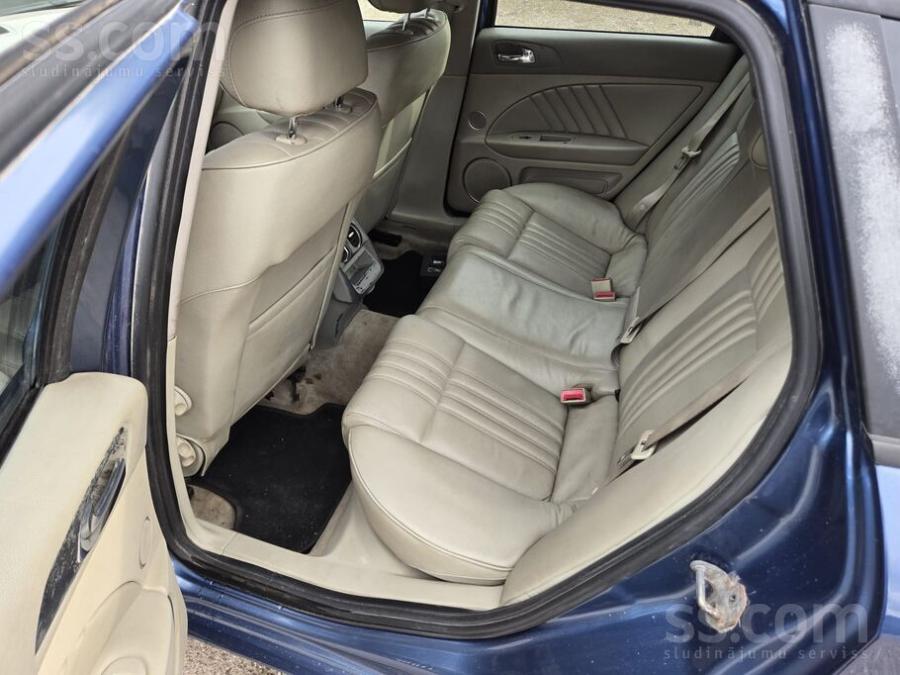 Blue Alfa Romeo 159 2006 in Talsi, with an engine capacity of 1.90 L and mileage of 278 thousand km for 1800 €, photo 11 on AUTOMOTO.COM.LV