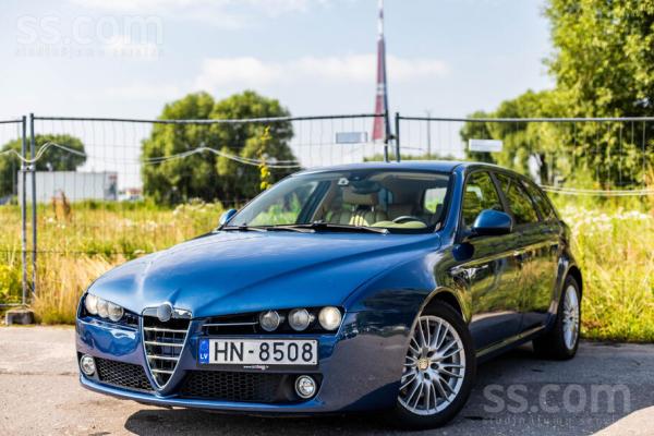 Blue Alfa Romeo 159 2007 in Riga, with an engine capacity of 2.40 L and mileage of 337 thousand km for 3590 €, photo 1 on AUTOMOTO.COM.LV