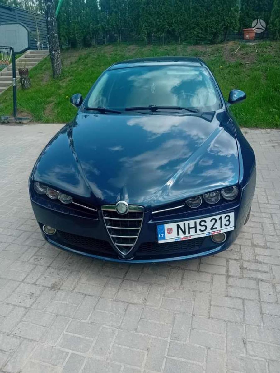 Zils Alfa Romeo 159 2008 Viļņa, ar dzinēja tilpumu 1.80 L un nobraukumu 270 tūkst. km par 1500 €, foto 1 vietnē AUTOMOTO.COM.LV