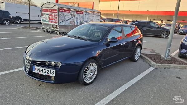 Zils Alfa Romeo 159 2008 Viļņa, ar dzinēja tilpumu 1.80 L un nobraukumu 282 tūkst. km par 800 €, foto 1 vietnē AUTOMOTO.COM.LV
