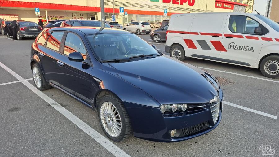 Zils Alfa Romeo 159 2008 Viļņa, ar dzinēja tilpumu 1.80 L un nobraukumu 282 tūkst. km par 800 €, foto 3 vietnē AUTOMOTO.COM.LV