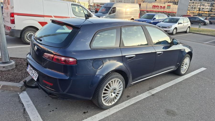 Zils Alfa Romeo 159 2008 Viļņa, ar dzinēja tilpumu 1.80 L un nobraukumu 282 tūkst. km par 800 €, foto 5 vietnē AUTOMOTO.COM.LV