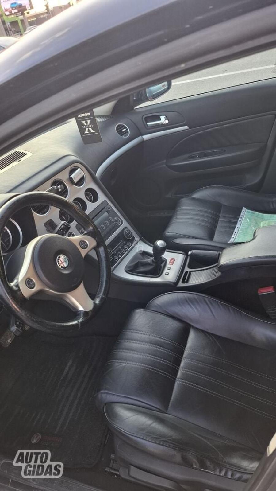 Zils Alfa Romeo 159 2008 Viļņa, ar dzinēja tilpumu 1.80 L un nobraukumu 282 tūkst. km par 800 €, foto 12 vietnē AUTOMOTO.COM.LV