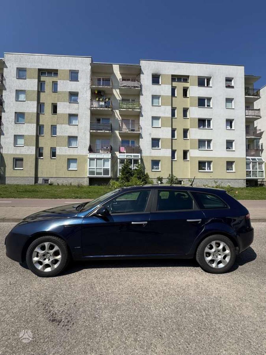 Zils Alfa Romeo 159 2008 Viļņa, ar dzinēja tilpumu 1.91 L un nobraukumu 275 tūkst. km par 2200 €, foto 3 vietnē AUTOMOTO.COM.LV