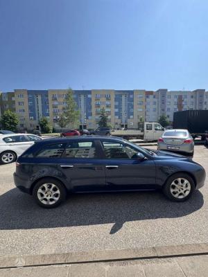 Zils Alfa Romeo 159 2008 Viļņa, ar dzinēja tilpumu 1.91 L un nobraukumu 275 tūkst. km par 2200 €, foto 5 vietnē AUTOMOTO.COM.LV