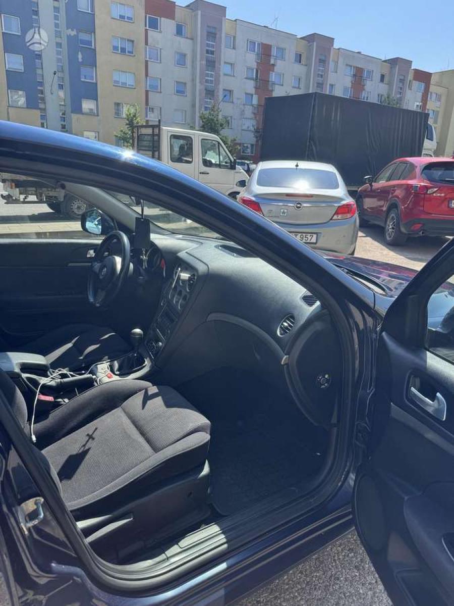 Zils Alfa Romeo 159 2008 Viļņa, ar dzinēja tilpumu 1.91 L un nobraukumu 275 tūkst. km par 2200 €, foto 7 vietnē AUTOMOTO.COM.LV