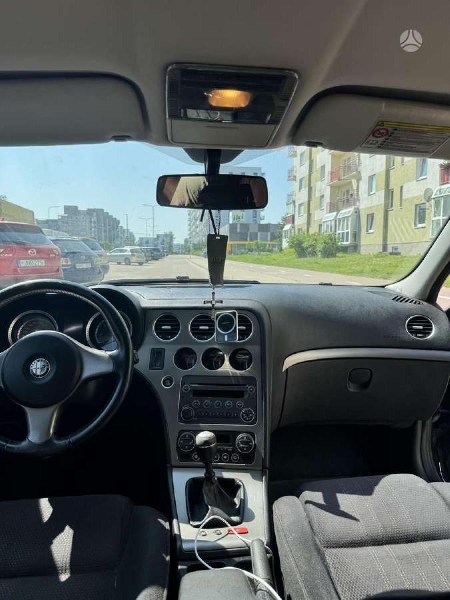 Zils Alfa Romeo 159 2008 Viļņa, ar dzinēja tilpumu 1.91 L un nobraukumu 275 tūkst. km par 2200 €, foto 8 vietnē AUTOMOTO.COM.LV