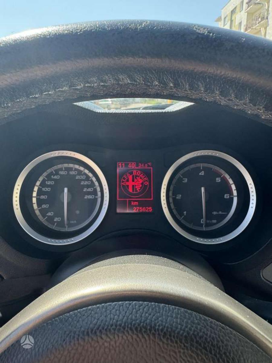Zils Alfa Romeo 159 2008 Viļņa, ar dzinēja tilpumu 1.91 L un nobraukumu 275 tūkst. km par 2200 €, foto 9 vietnē AUTOMOTO.COM.LV