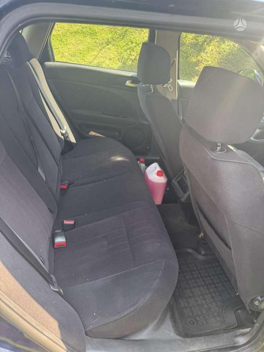 Zils Alfa Romeo 159 2008 Viļņa, ar dzinēja tilpumu 1.91 L un nobraukumu 275 tūkst. km par 2200 €, foto 11 vietnē AUTOMOTO.COM.LV