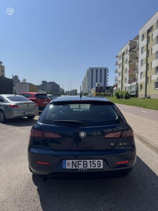 Zils Alfa Romeo 159 2008 Viļņa, ar dzinēja tilpumu 1.91 L un nobraukumu 275 tūkst. km par 2200 €, foto 3 vietnē AUTOMOTO.COM.LV