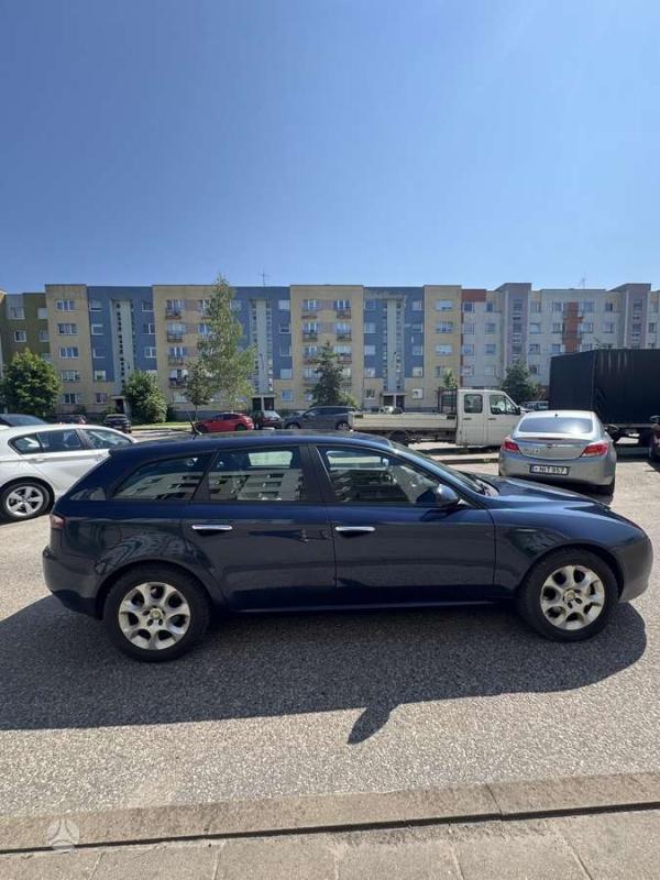 Zils Alfa Romeo 159 2008 Viļņa, ar dzinēja tilpumu 1.91 L un nobraukumu 275 tūkst. km par 2200 €, foto 4 vietnē AUTOMOTO.COM.LV