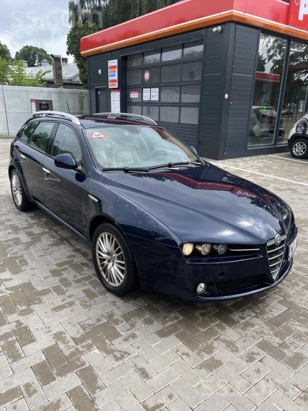 Zils Alfa Romeo 159 2010 Rīga, ar dzinēja tilpumu 2.40 L un nobraukumu 305 tūkst. km par 4200 €, foto 1 vietnē AUTOMOTO.COM.LV