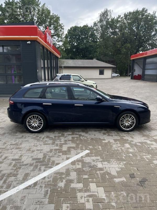 Zils Alfa Romeo 159 2010 Rīga, ar dzinēja tilpumu 2.40 L un nobraukumu 305 tūkst. km par 4200 €, foto 4 vietnē AUTOMOTO.COM.LV