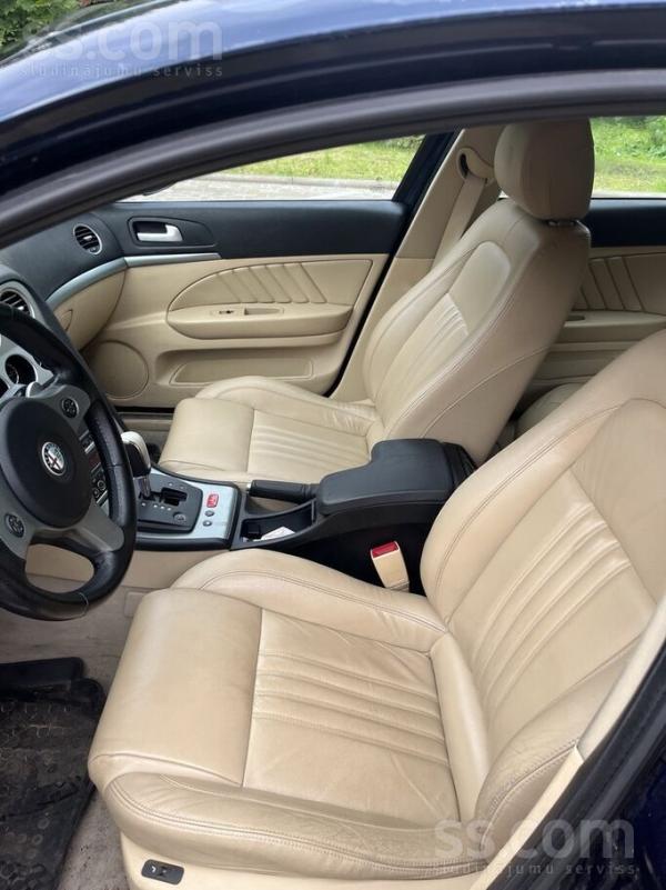 Zils Alfa Romeo 159 2010 Rīga, ar dzinēja tilpumu 2.40 L un nobraukumu 305 tūkst. km par 4200 €, foto 7 vietnē AUTOMOTO.COM.LV