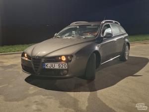 Brown Alfa Romeo 159 2006 in Mazeikiai, with an engine capacity of 2.40 L and mileage of 360 thousand km for 1900 €, photo 2 on AUTOMOTO.COM.LV