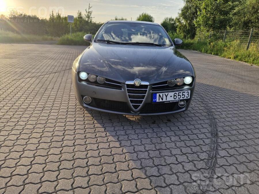 Brown Alfa Romeo 159 2006 in Ventspils, with an engine capacity of 2.40 L and mileage of 291 thousand km for 2400 €, photo 3 on AUTOMOTO.COM.LV