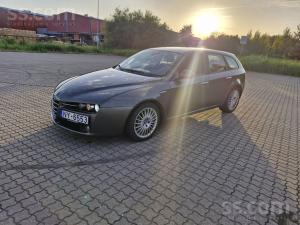 Brown Alfa Romeo 159 2006 in Ventspils, with an engine capacity of 2.40 L and mileage of 291 thousand km for 2400 €, photo 4 on AUTOMOTO.COM.LV