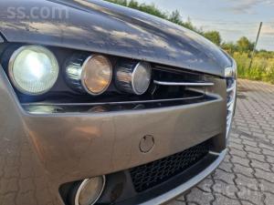 Brown Alfa Romeo 159 2006 in Ventspils, with an engine capacity of 2.40 L and mileage of 291 thousand km for 2400 €, photo 5 on AUTOMOTO.COM.LV