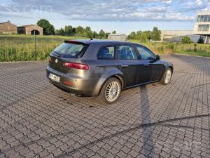 Brown Alfa Romeo 159 2006 in Ventspils, with an engine capacity of 2.40 L and mileage of 291 thousand km for 2400 €, photo 6 on AUTOMOTO.COM.LV