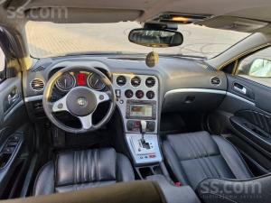 Brown Alfa Romeo 159 2006 in Ventspils, with an engine capacity of 2.40 L and mileage of 291 thousand km for 2400 €, photo 7 on AUTOMOTO.COM.LV