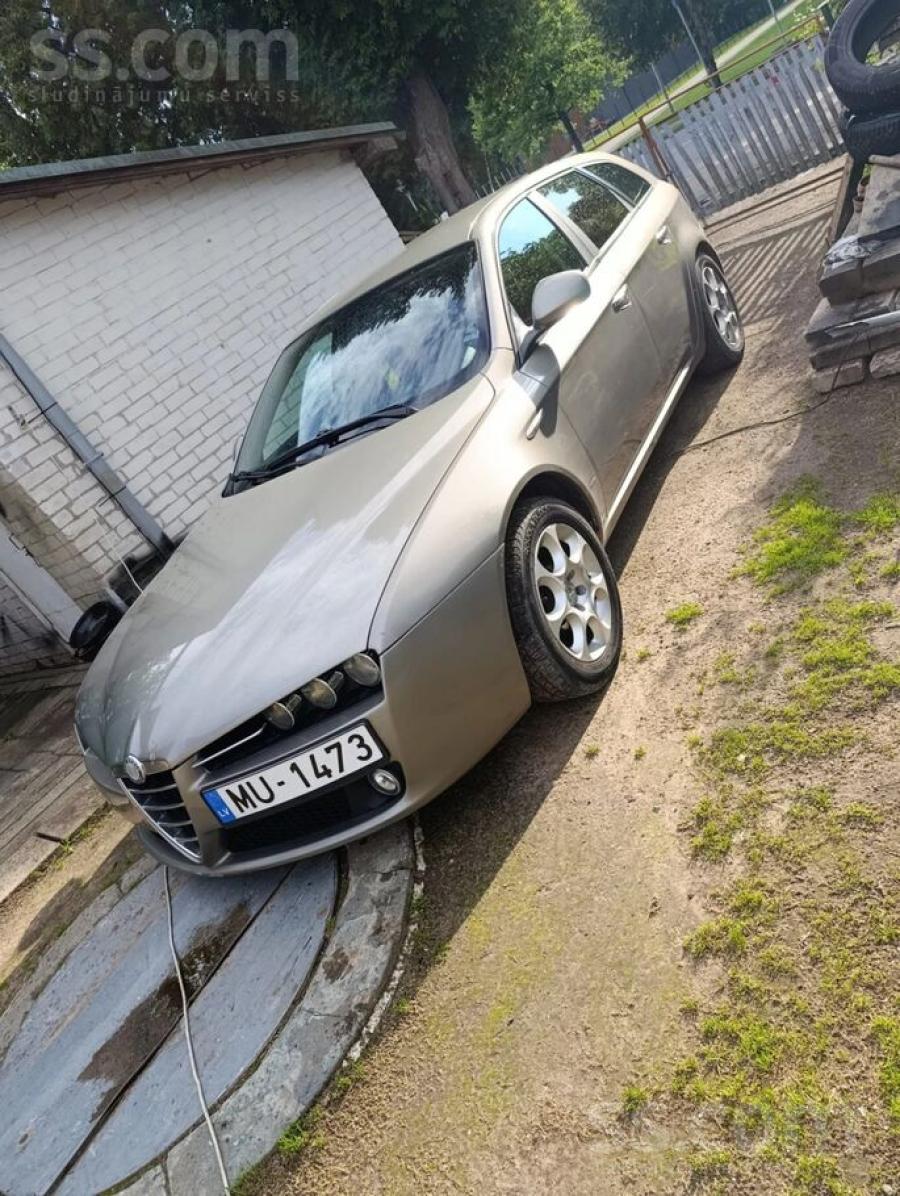 Brūns Alfa Romeo 159 2006 Rīga, ar dzinēja tilpumu 1.90 L un nobraukumu 380 tūkst. km par 1400 €, foto 1 vietnē AUTOMOTO.COM.LV