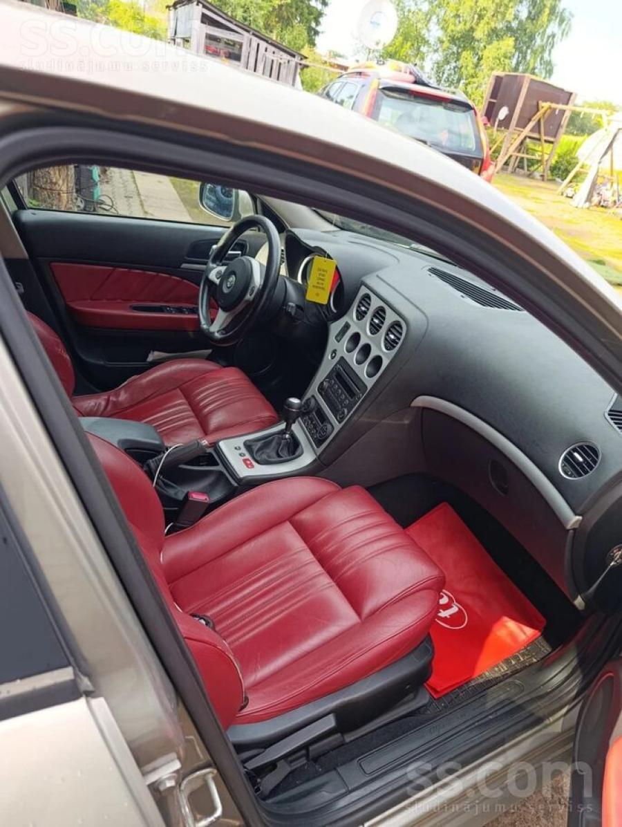 Brūns Alfa Romeo 159 2006 Rīga, ar dzinēja tilpumu 1.90 L un nobraukumu 380 tūkst. km par 1400 €, foto 5 vietnē AUTOMOTO.COM.LV