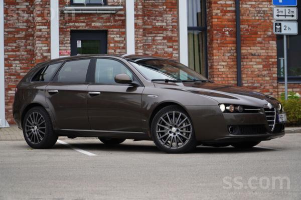 Brūns Alfa Romeo 159 2007 Rīga, ar dzinēja tilpumu 2.40 L un nobraukumu 324 tūkst. km par 1990 €, foto 3 vietnē AUTOMOTO.COM.LV