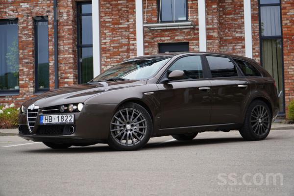 Brūns Alfa Romeo 159 2007 Rīga, ar dzinēja tilpumu 2.40 L un nobraukumu 324 tūkst. km par 1990 €, foto 4 vietnē AUTOMOTO.COM.LV
