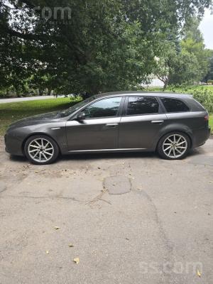 Brown Alfa Romeo 159 2007 in Riga, with an engine capacity of 1.90 L and mileage of 350 thousand km for 1175 €, photo  on AUTOMOTO.COM.LV