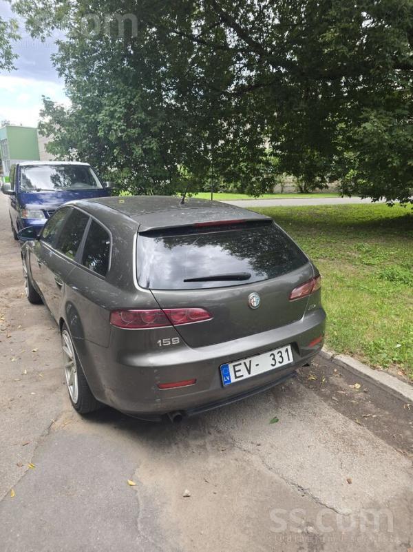 Brown Alfa Romeo 159 2007 in Riga, with an engine capacity of 1.90 L and mileage of 350 thousand km for 1175 €, photo 3 on AUTOMOTO.COM.LV