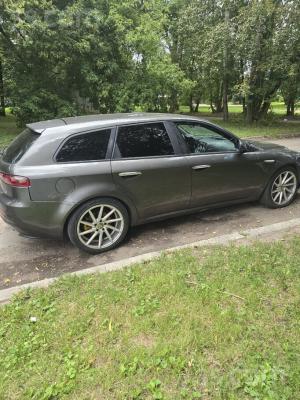 Brown Alfa Romeo 159 2007 in Riga, with an engine capacity of 1.90 L and mileage of 350 thousand km for 1175 €, photo 6 on AUTOMOTO.COM.LV